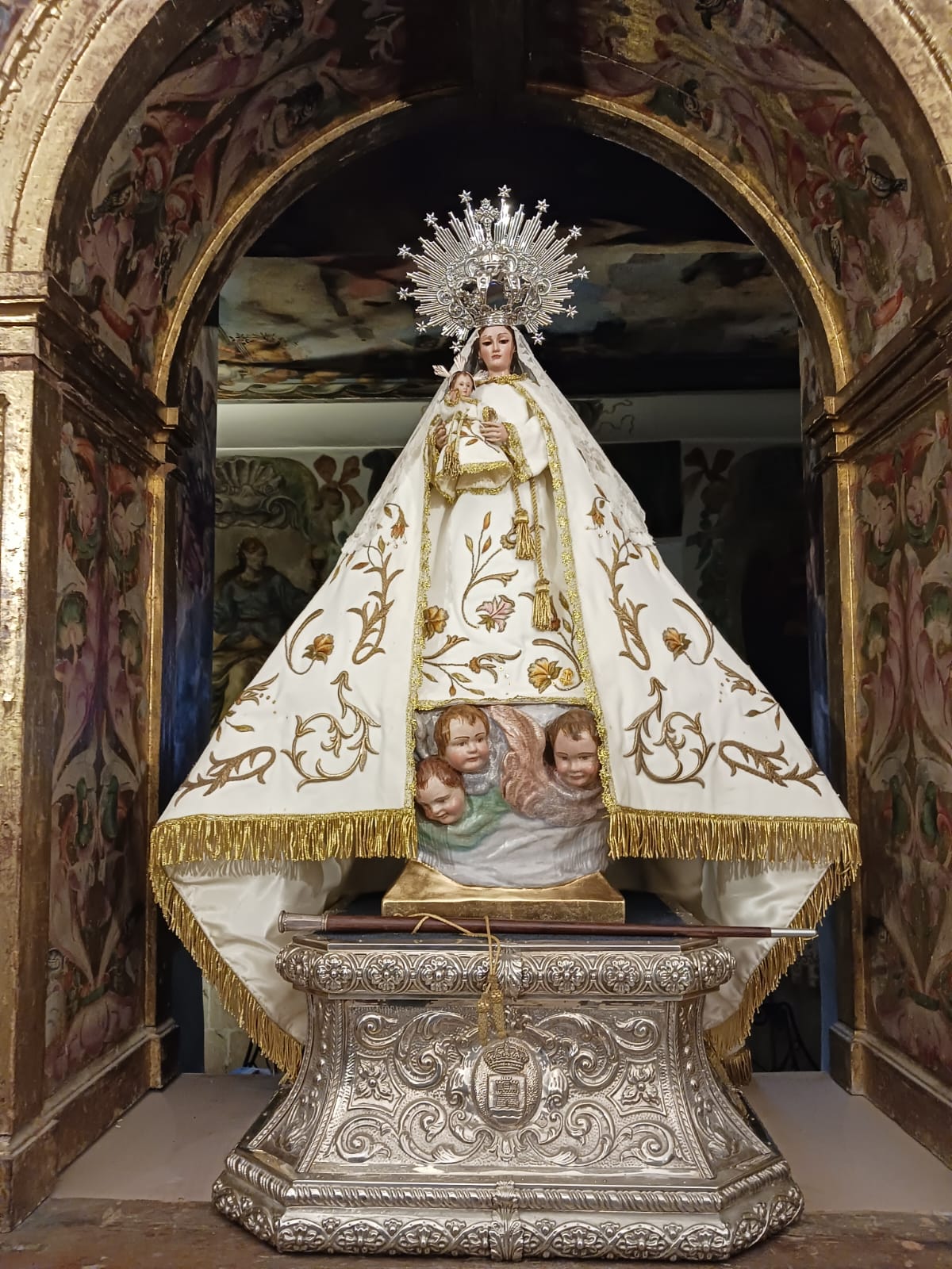 La talla de la Virgen de Alarilla regresa a casa - La Fuente de la Dueña